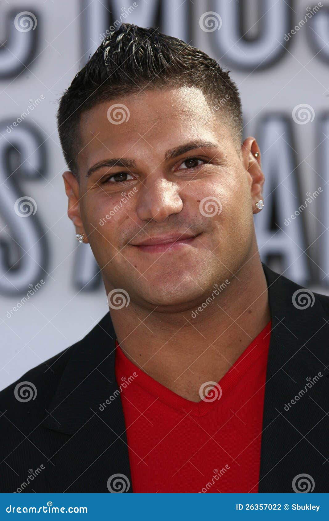 Ronnie Magro editorial photography. Image of theatre - 26357022