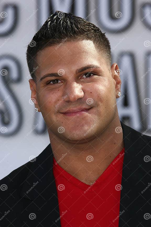 Ronnie Magro editorial photography. Image of theatre - 26357022