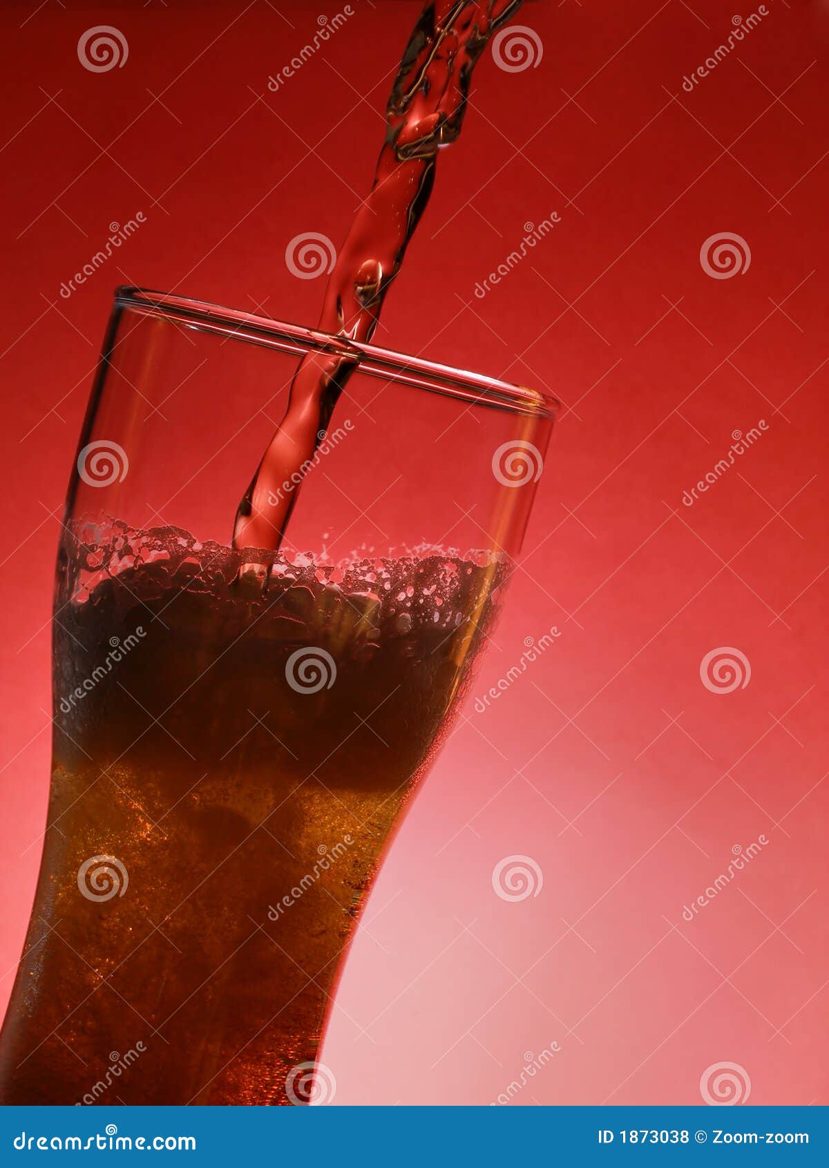 Rood bier stock foto. Image of partij, lagerbier, brouwerij - 1873038