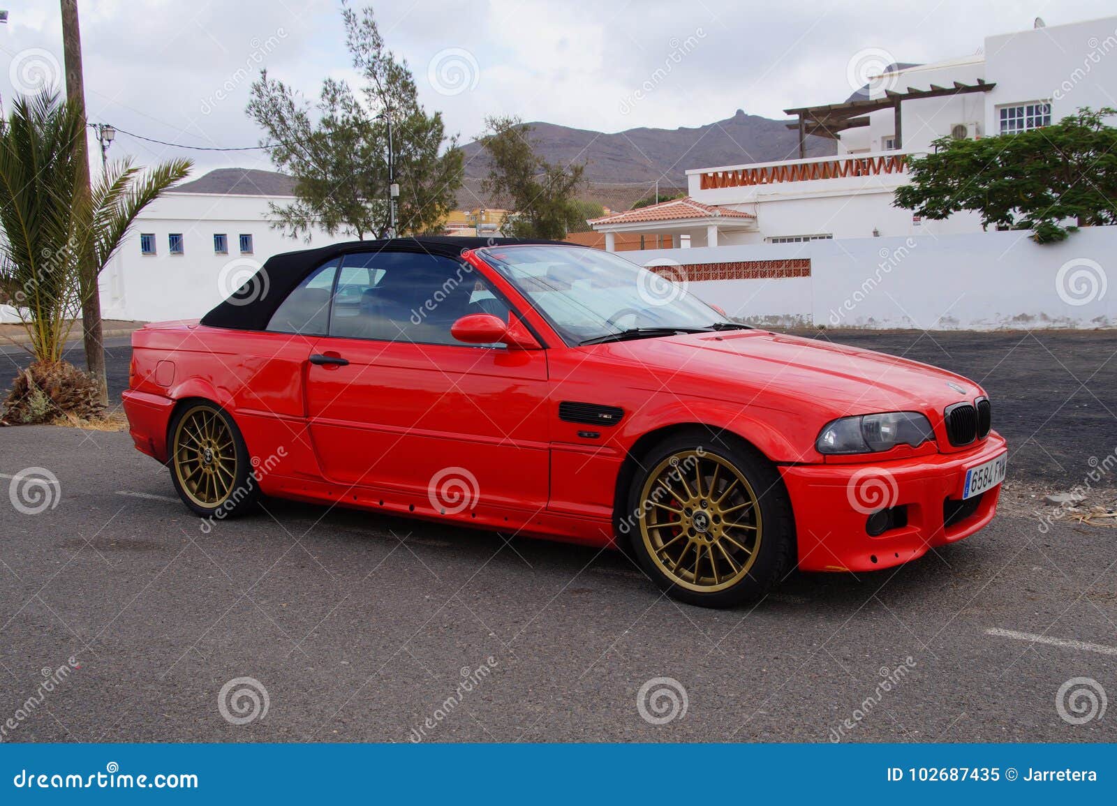 Rood BMW 318 cabrio redactionele afbeelding. Image of automobiel ...