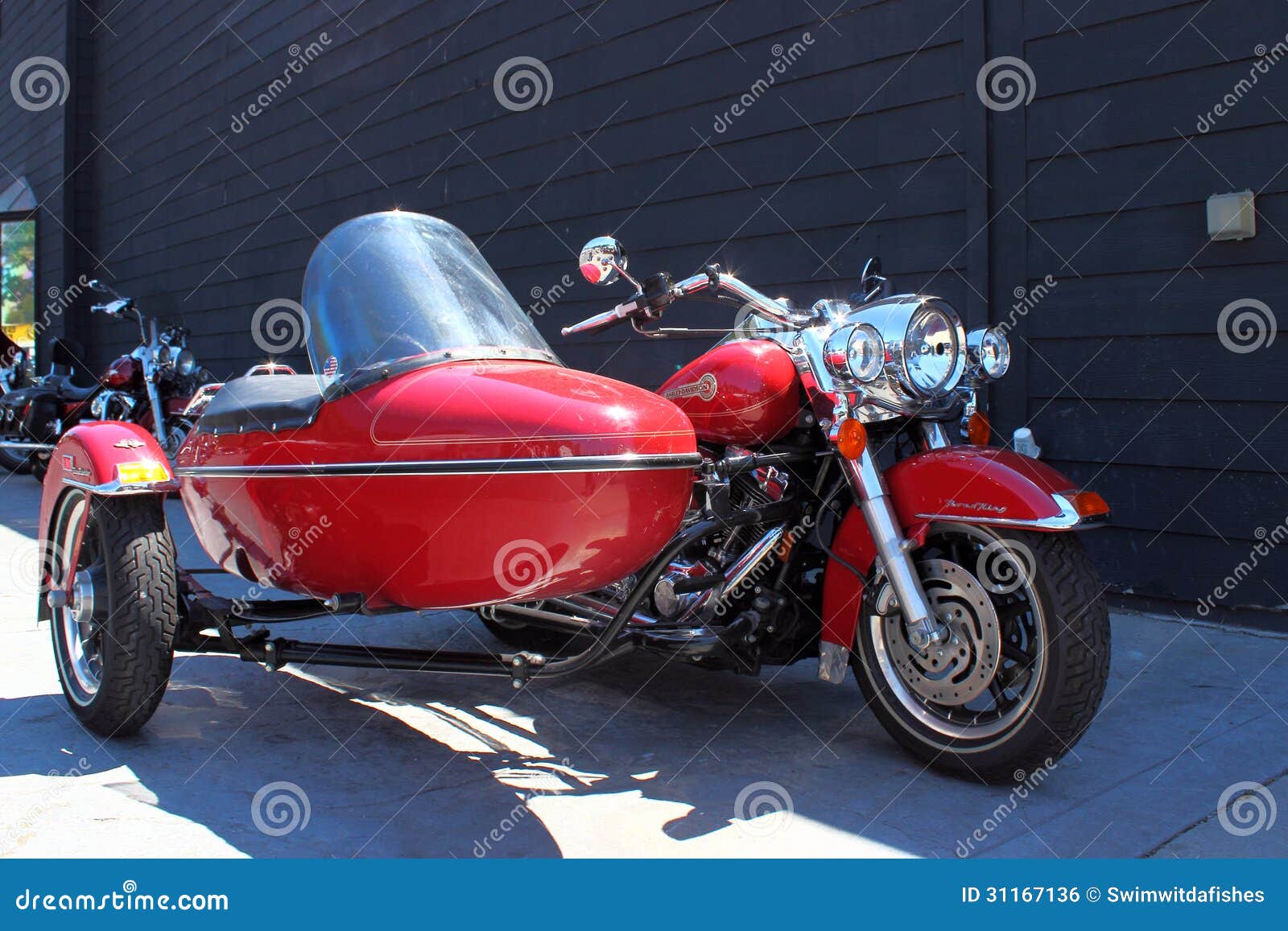Rood Harley Davidson En Zijspan Redactionele Foto - Image of auto ...