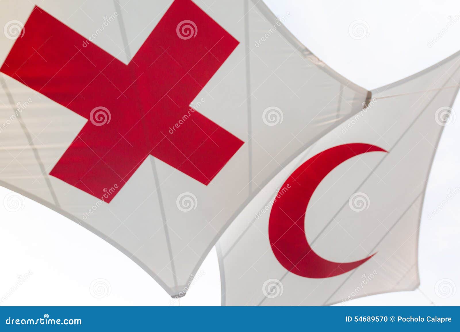 Rood Kruis En Crescent Flag Redactionele Afbeelding - Image of medisch ...