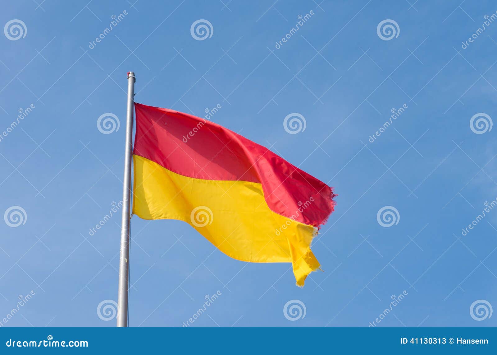 Rood met gele vlag stock afbeelding. Image of pool, gevangenis - 41130313
