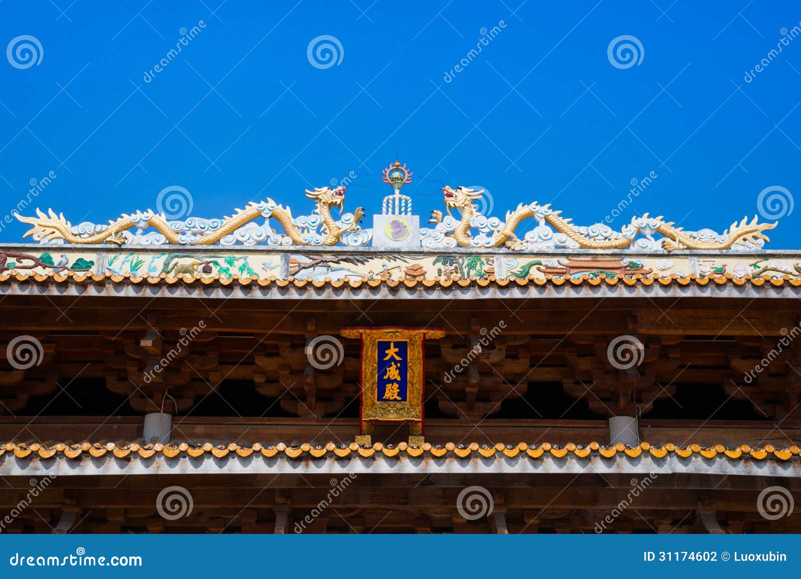 Roof of Chinese Traditional Structure Stock Photo - Image of dragon ...