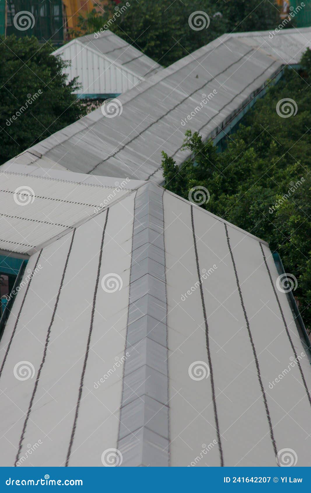 The Roof of the Corridor at the Central Pier, Hk 15 May 2005 Editorial ...