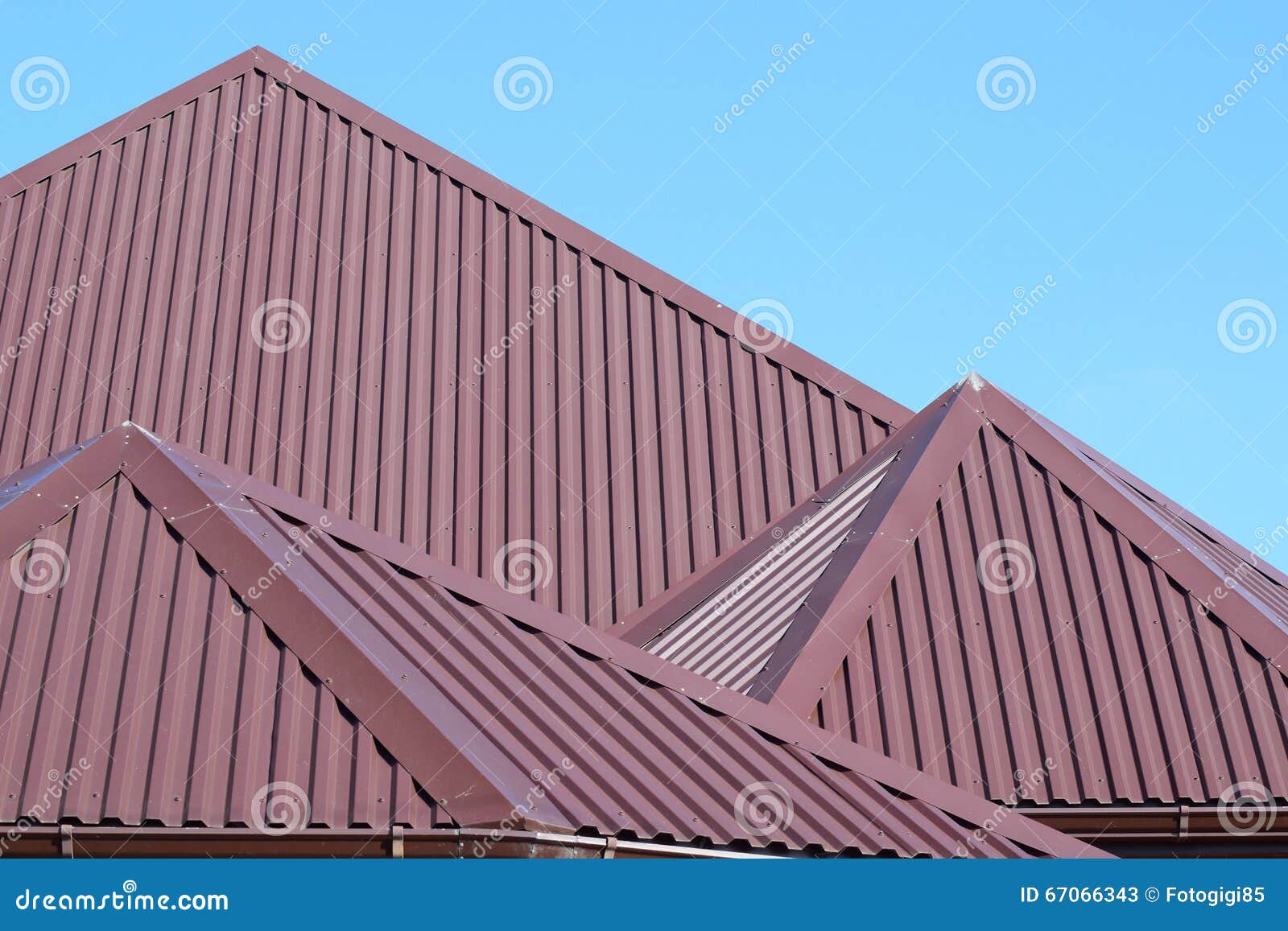 Roof Metal Trusses In The Shopping Center. Lamps, Ventilation Ducts ...
