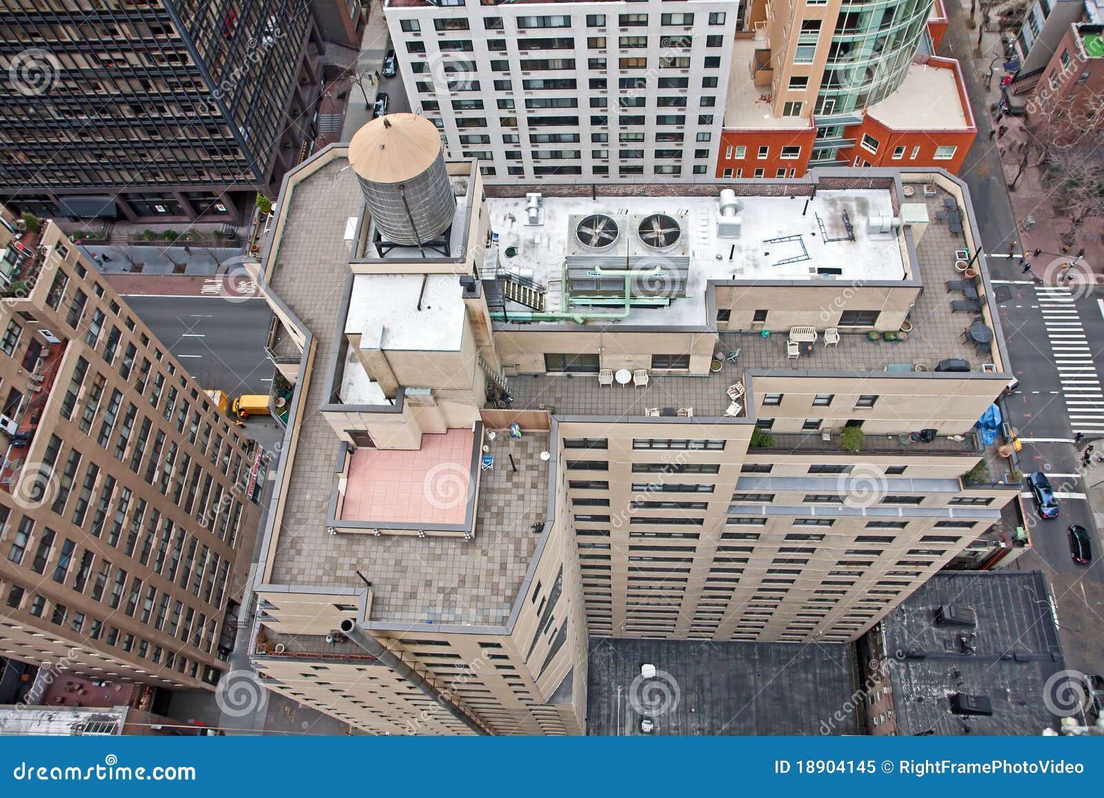 Rooftop Water Towers on NYC Buildings Stock Image - Image of drink ...