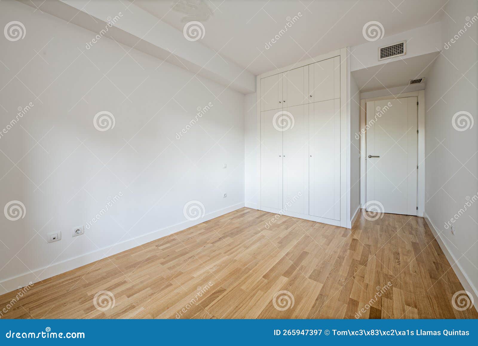 Room with a Built-in Wardrobe with Three Doors with a Mezzanine with a ...