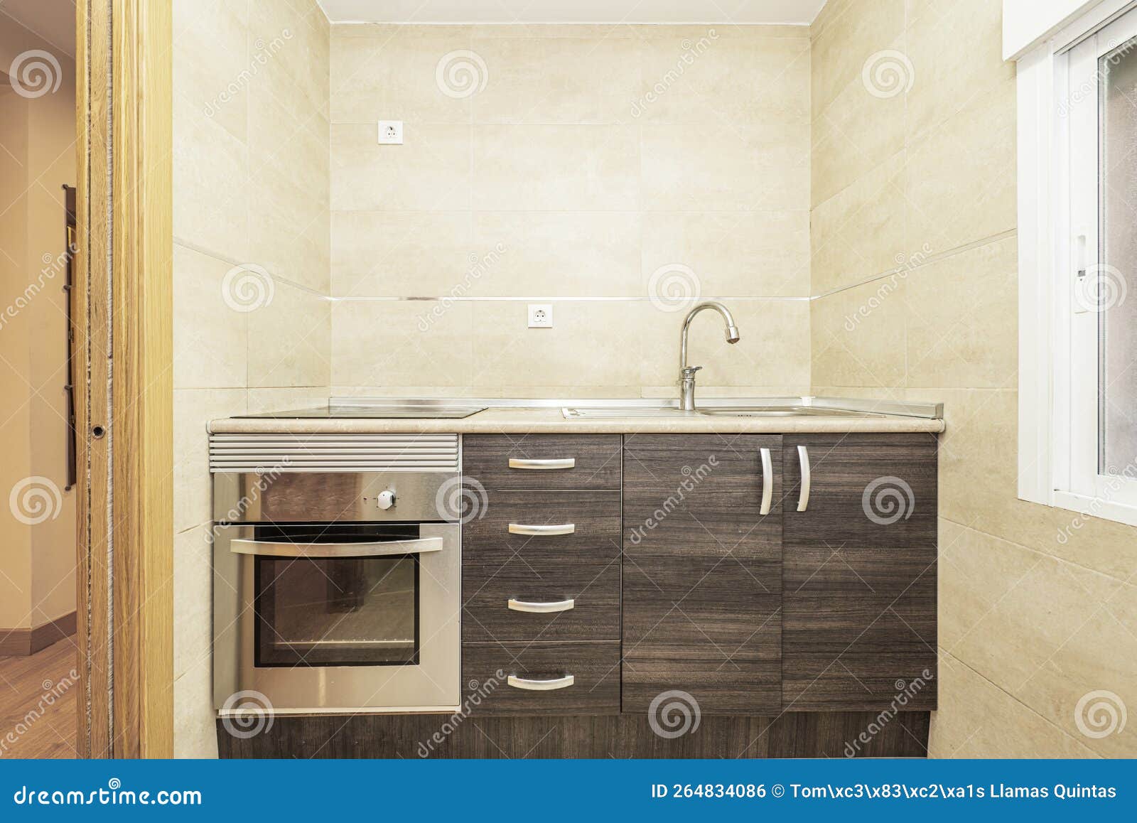 Room with Kitchen Base Units with Ceramic Hob without Extractor Hood ...