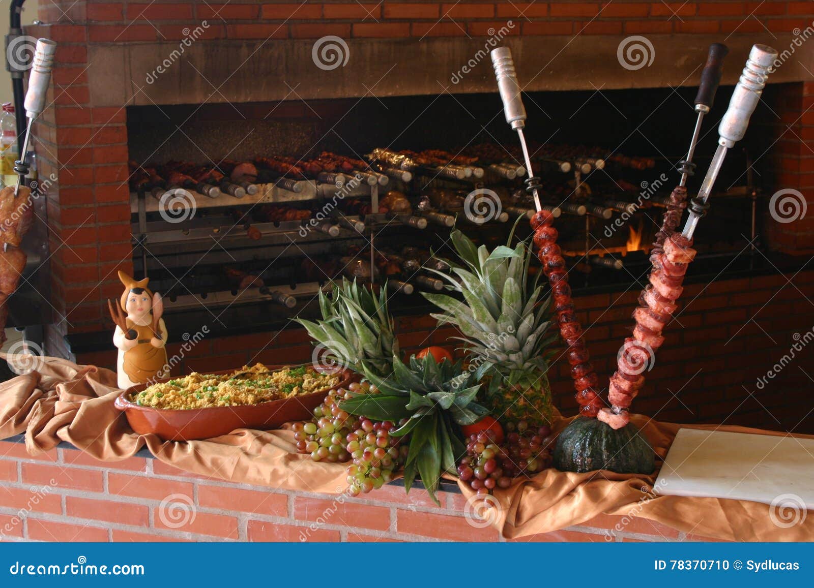 Rooster grill stock foto. Image of worst, barbecue, gebraden - 78370710