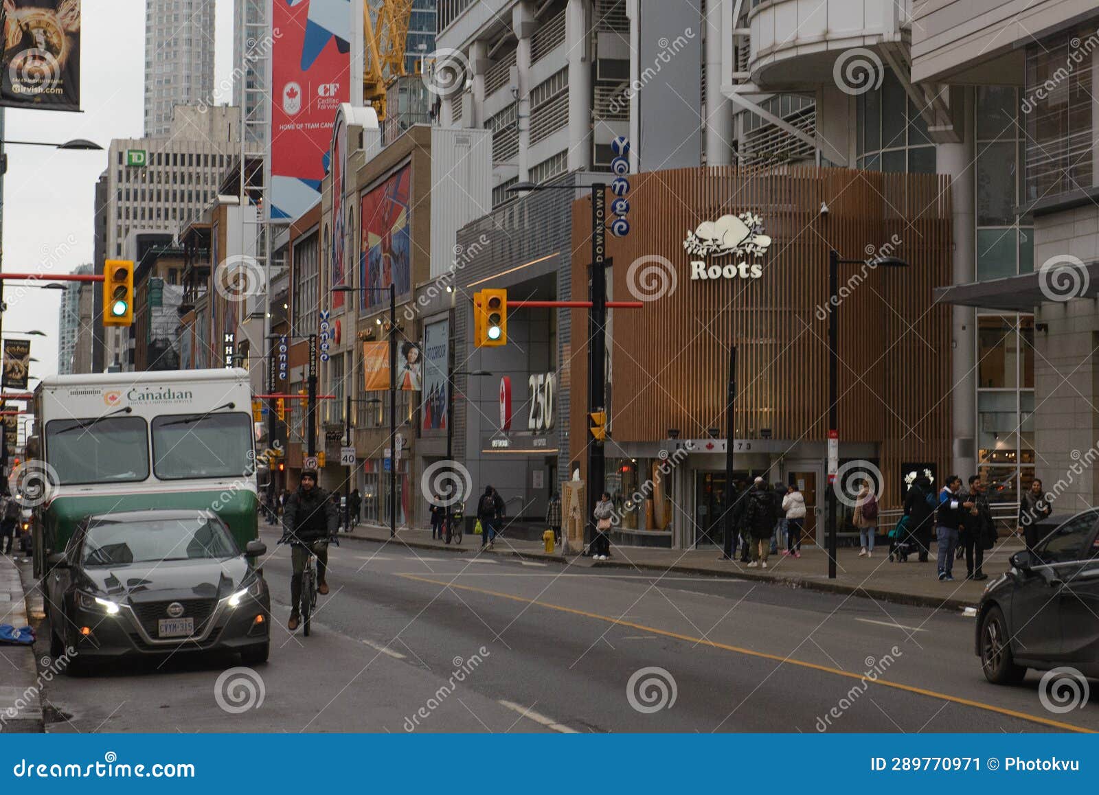 Root Company Sign in Canada Editorial Photo - Image of apparel ...