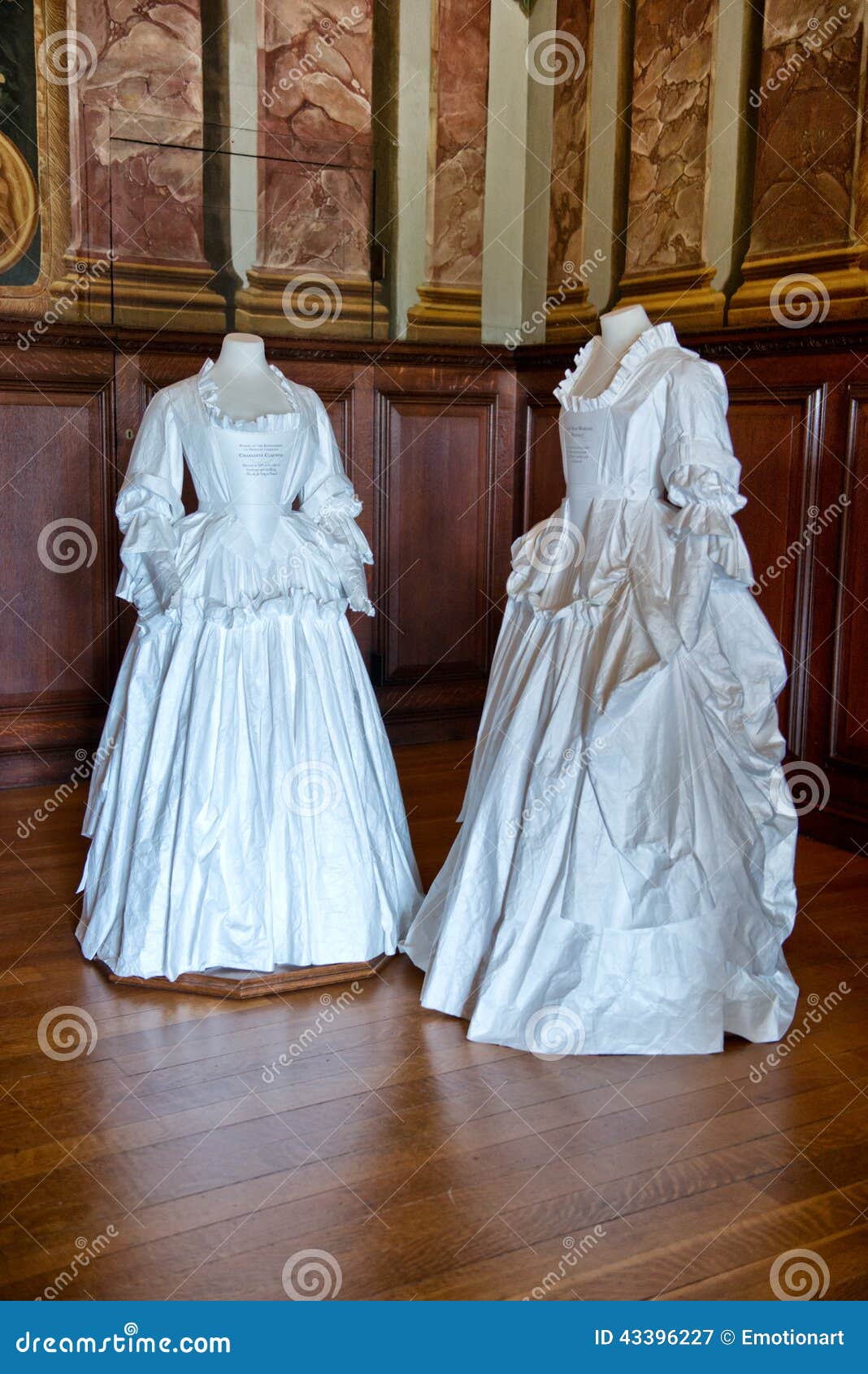 Ropa Barroca Blanca Del Estilo En Hampton Court Fotografía editorial ...