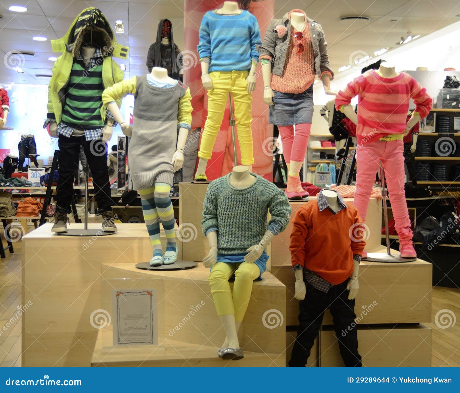 Ropa Cómoda De Moda De Los Niños Foto de archivo - Imagen de textiles ...