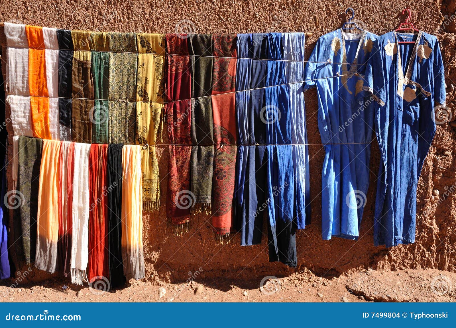 Ropa colorida, Marruecos foto de archivo. Imagen de color - 7499804