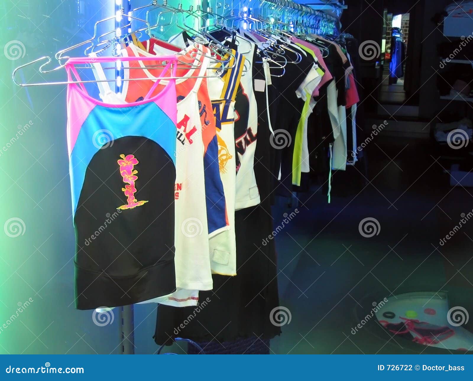 Ropa de neón foto de archivo. Imagen de compra, tienda - 726722