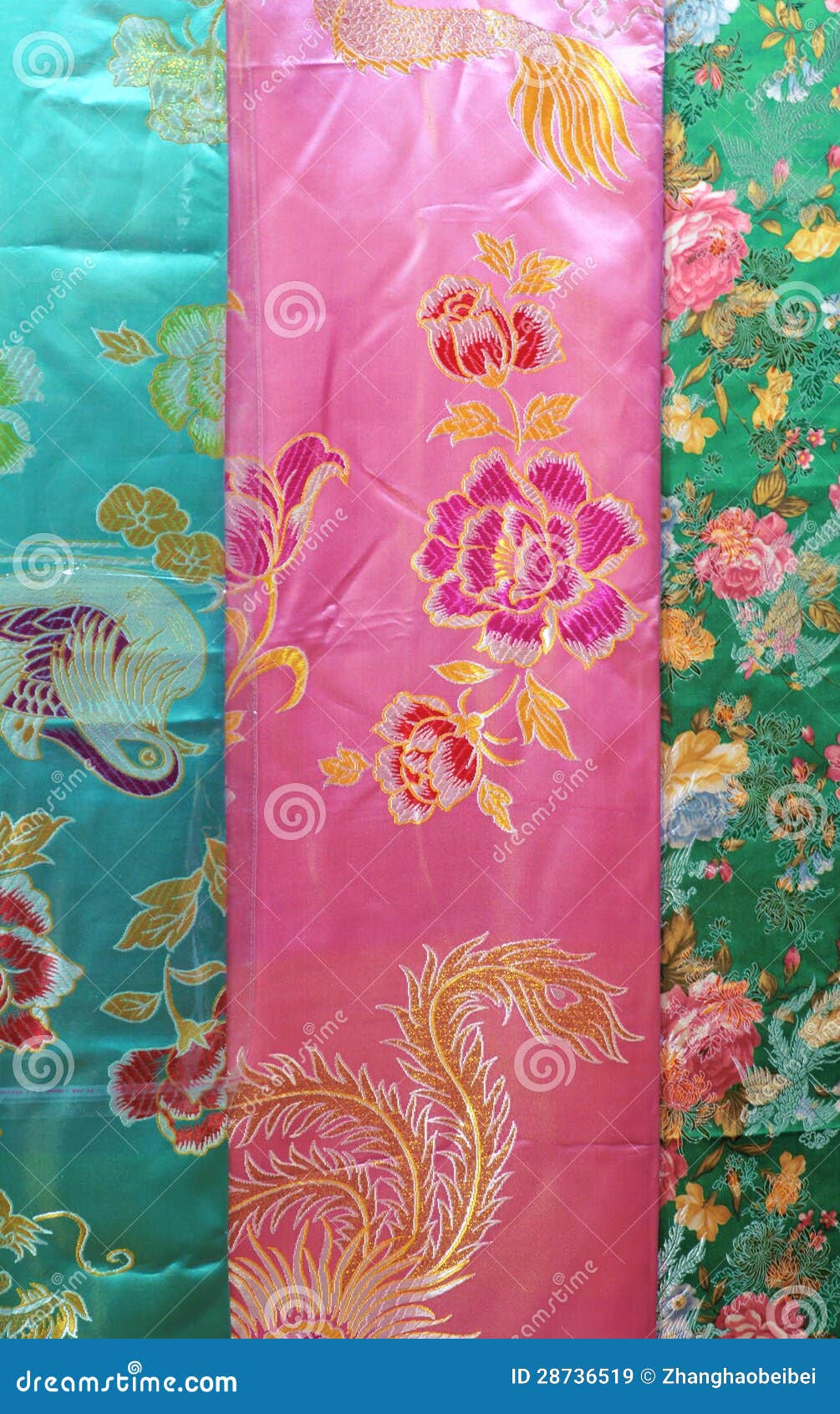 Ropa de seda imagen de archivo. Imagen de material, rosa - 28736519