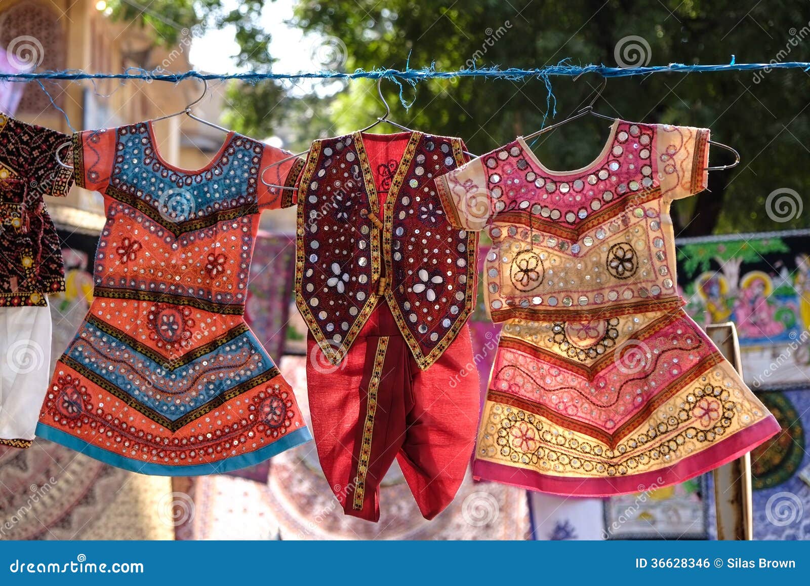 Ropa india tradicional foto de archivo. Imagen de brillante - 36628346