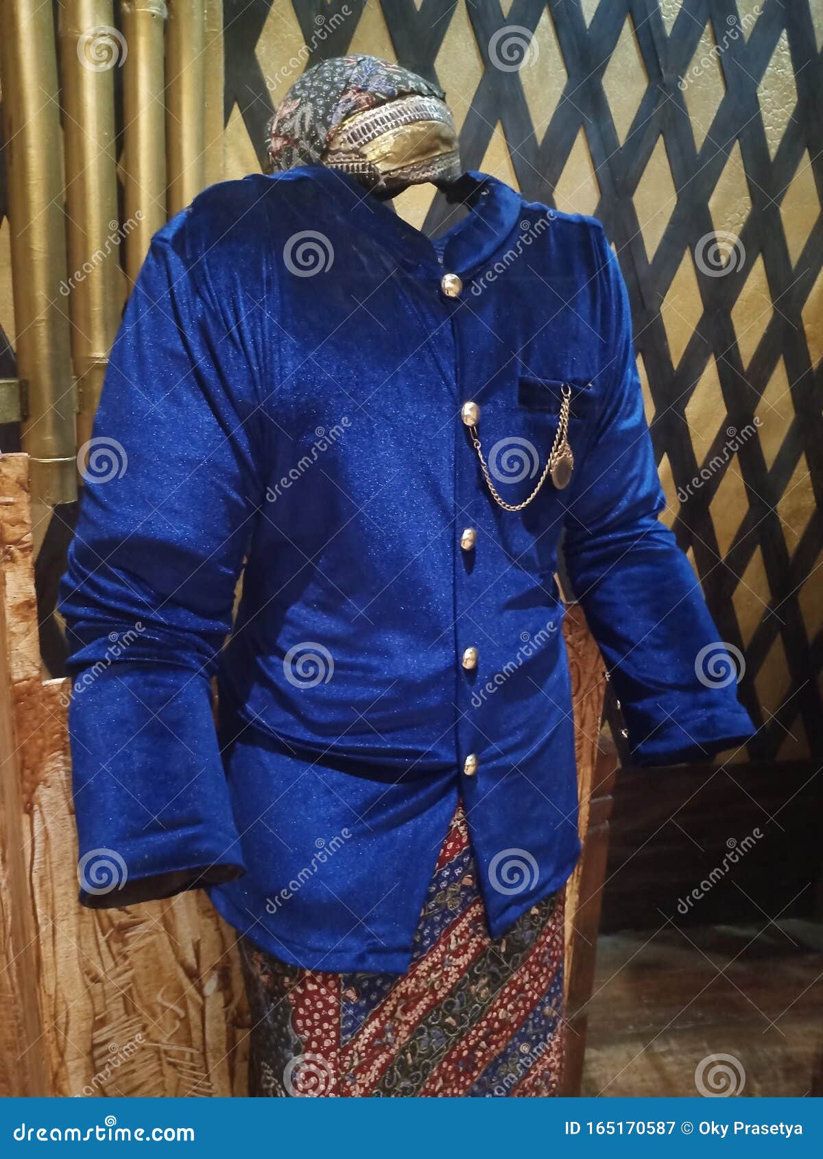 Ropa Kudus Tradicional Masculina, Java Central, Indonesia Imagen de ...