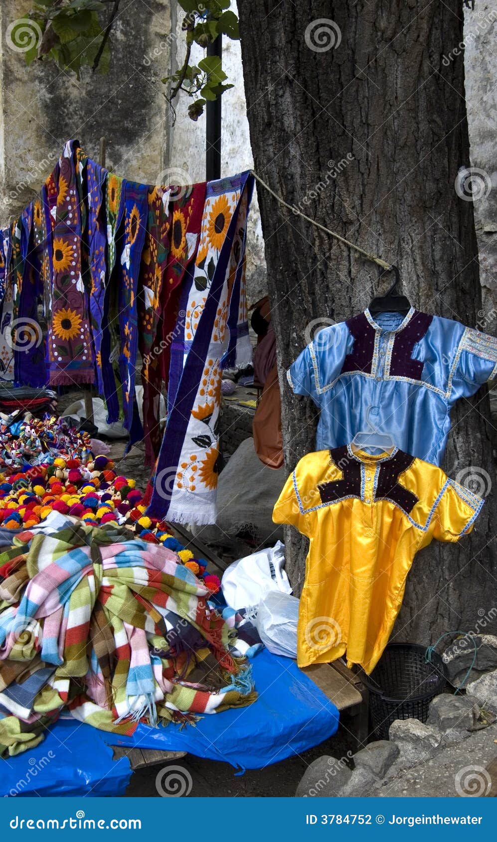 Ropa maya foto de archivo. Imagen de recorrido, turista - 3784752