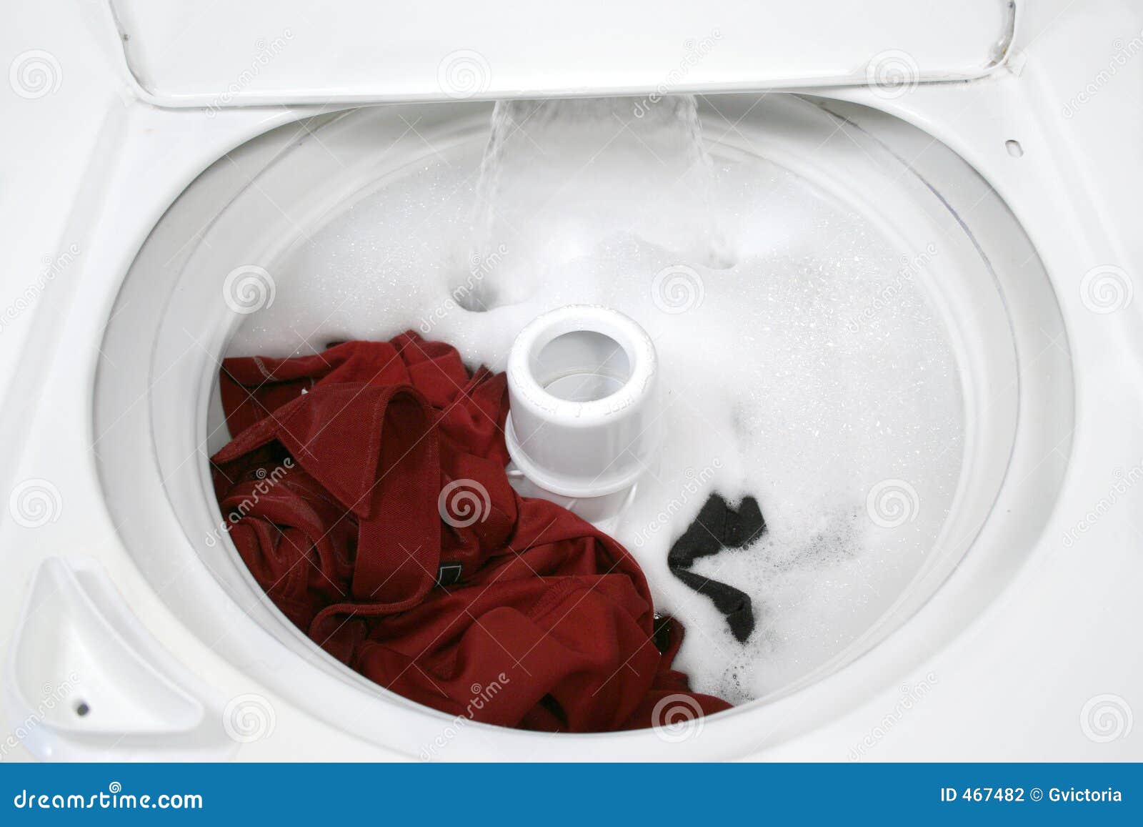 Ropa que se lava foto de archivo. Imagen de vierta, gente - 467482