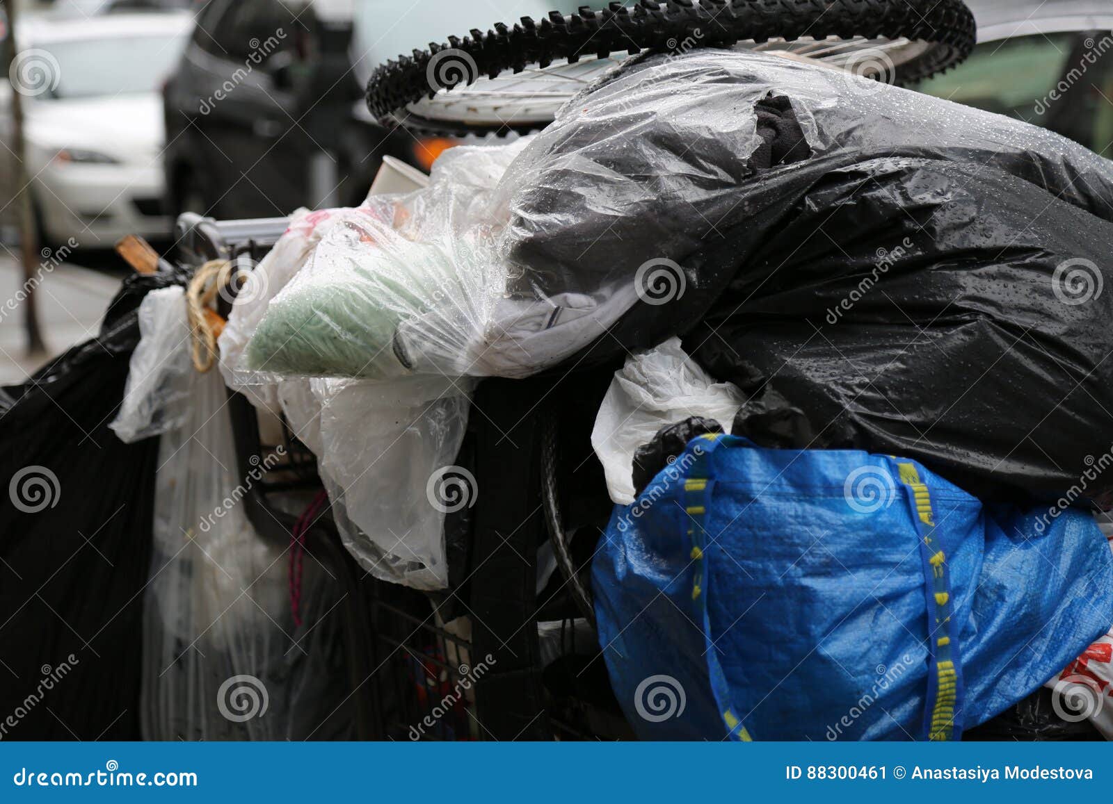 Ropa Sucia De La Persona Sin Hogar Imagen de archivo - Imagen de ...