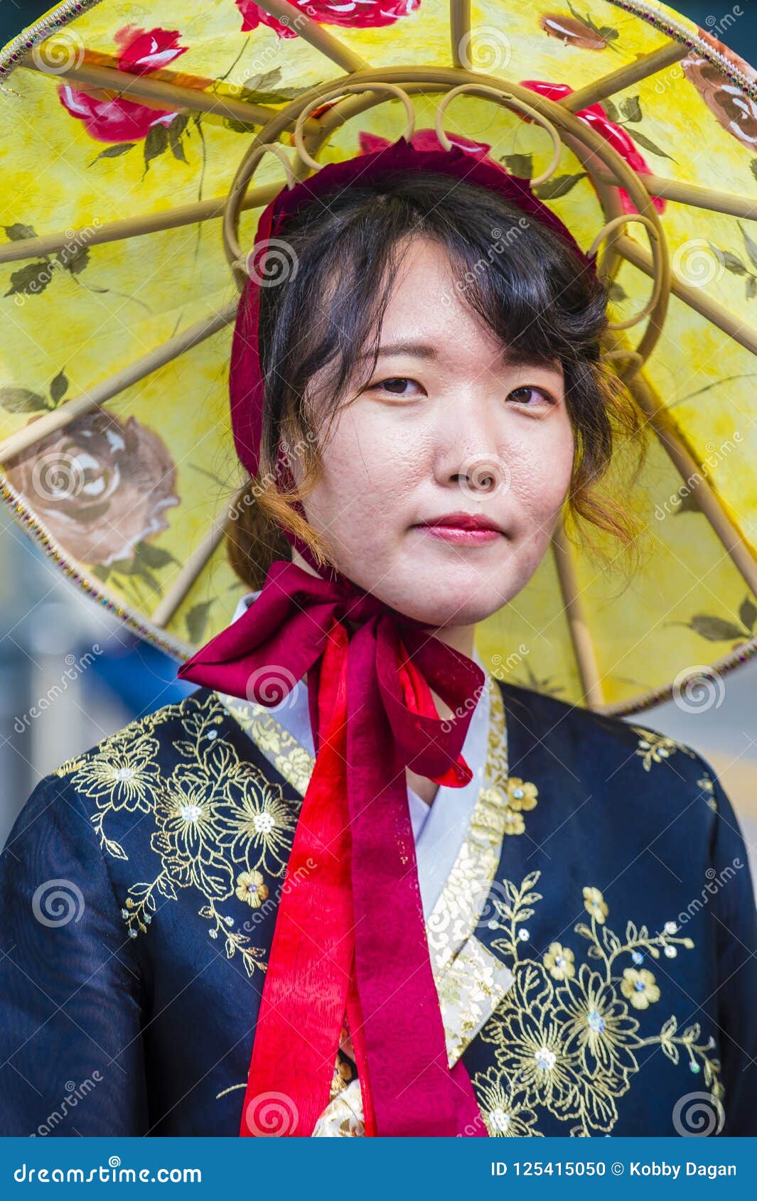 Ropa Tradicional Coreana De Hanbok Imagen editorial - Imagen de traje ...