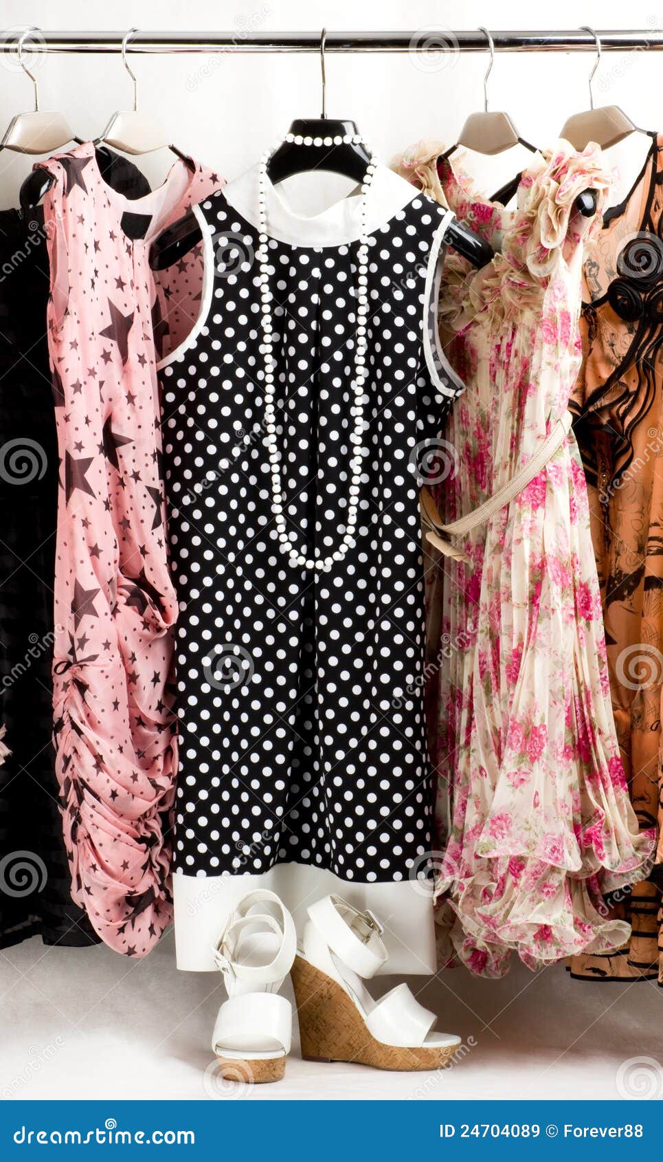 Ropa, zapatos y accesorios imagen de archivo. Imagen de conjunto - 24704089