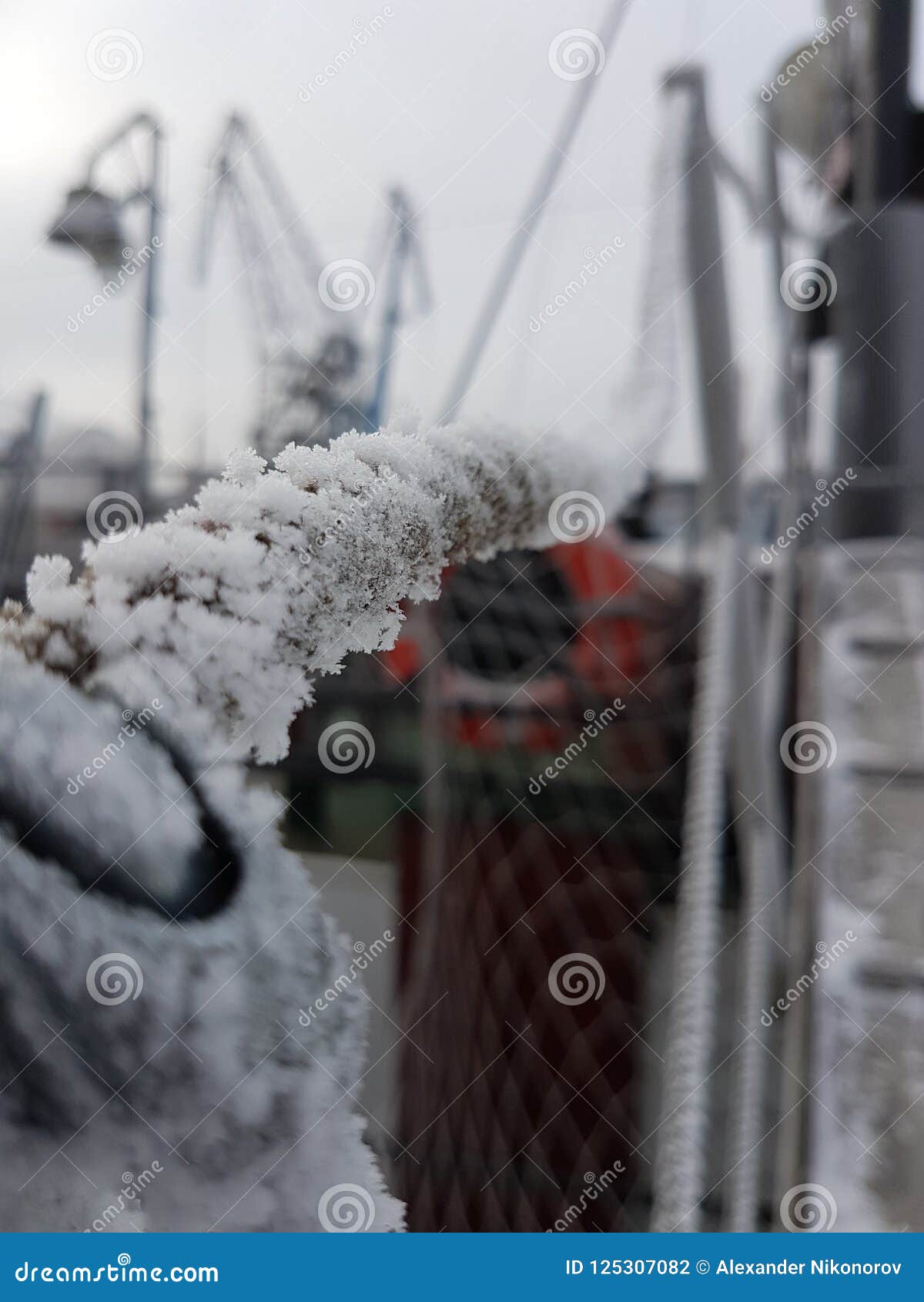 Rope Na Neve Na Plataforma Do Navio Foto de Stock - Imagem de neve ...
