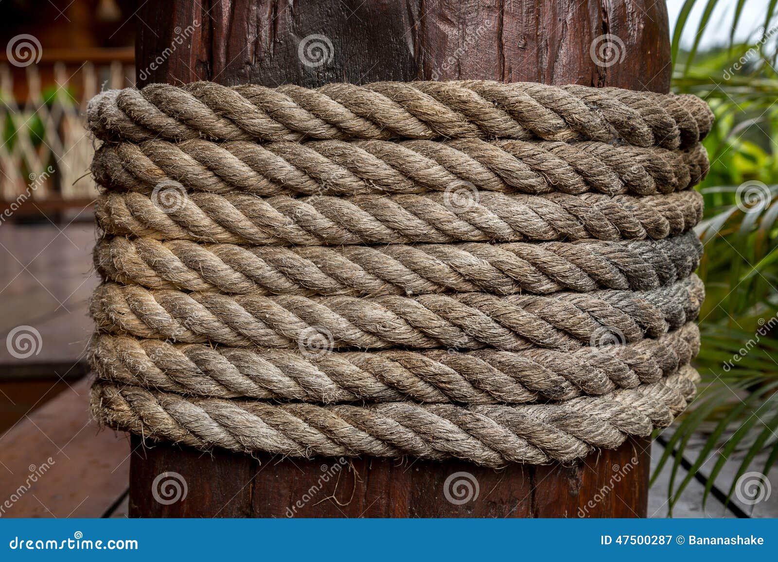 Rope tie on wood pillar stock image. Image of hold, rope - 47500287