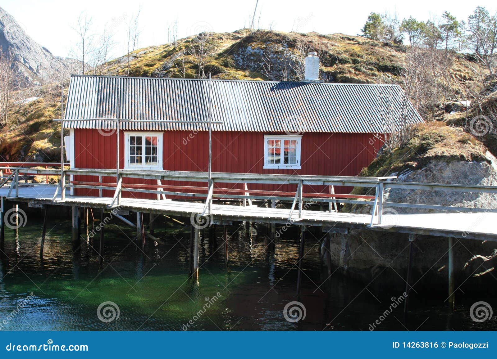 Rorbu in Nusfjord stock photo. Image of home, experience - 14263816