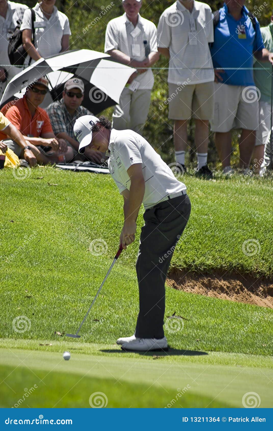 Rory McIlroy - Putting Out editorial stock image. Image of jumeirah ...