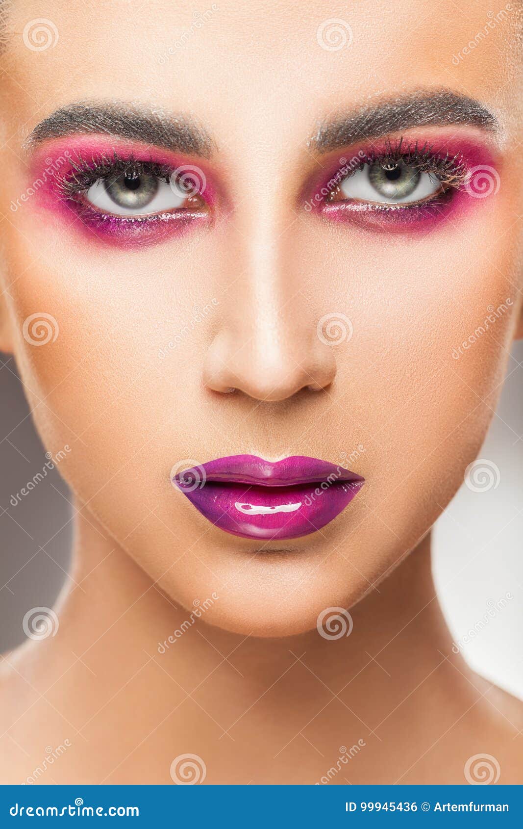 Rosa makeup arkivfoto. Bild av kaukasisk, brigham, bakgrund - 99945436