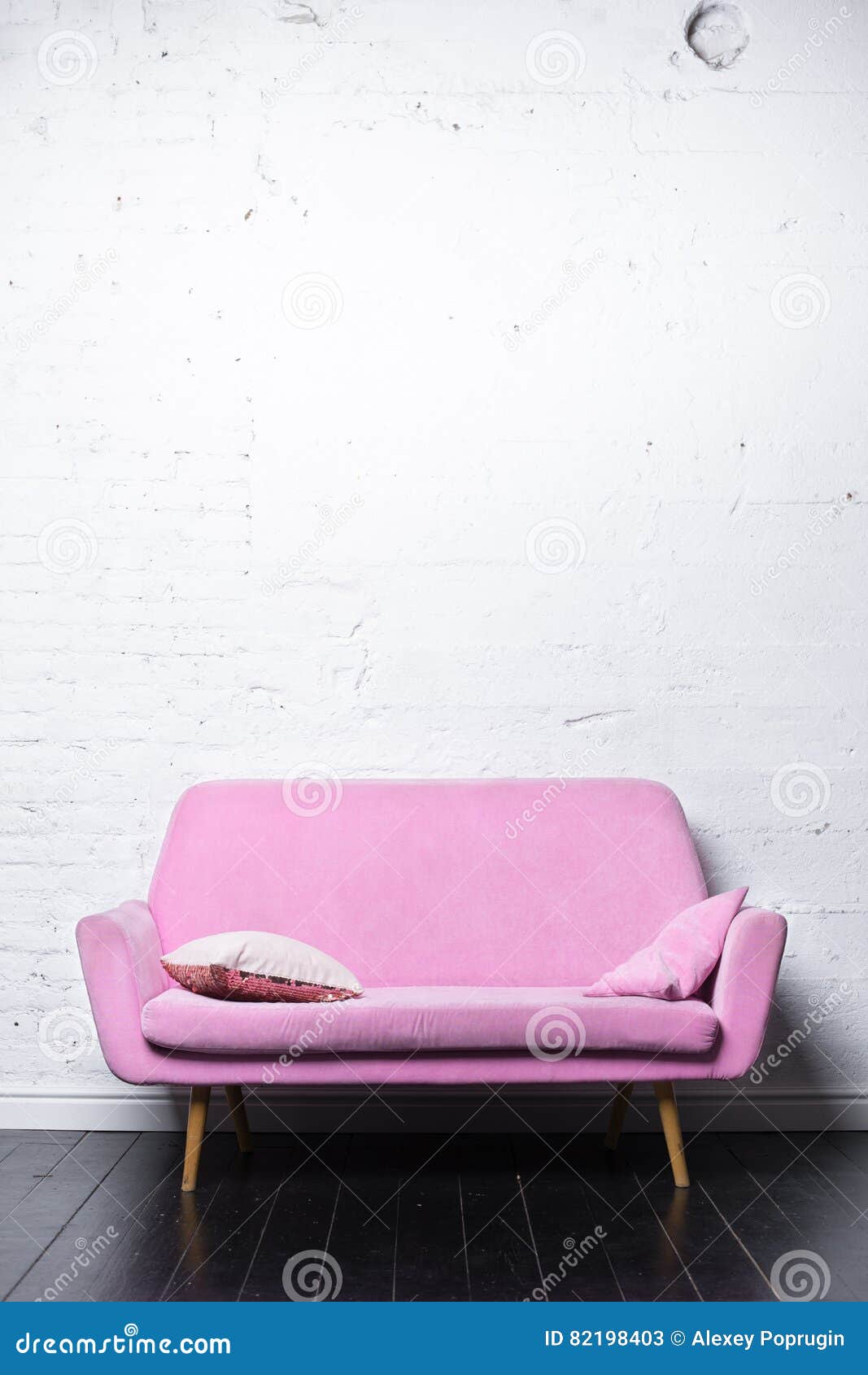Rosa Sofa stockbild. Bild von muster, rosa, farbe, eleganz - 82198403