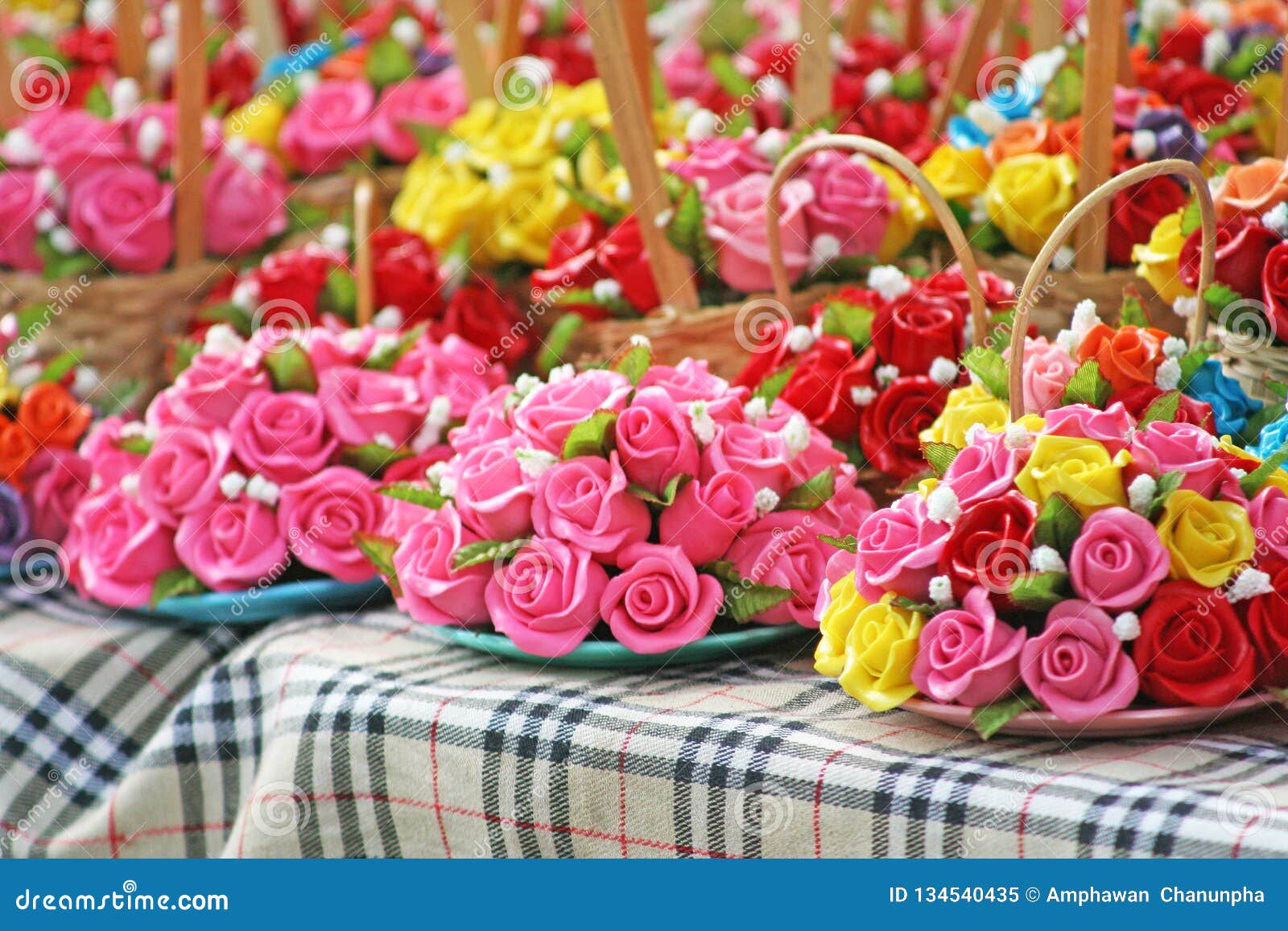 Rosas Miniatura De La Arcilla, Flor De La Arcilla Imagen de archivo ...