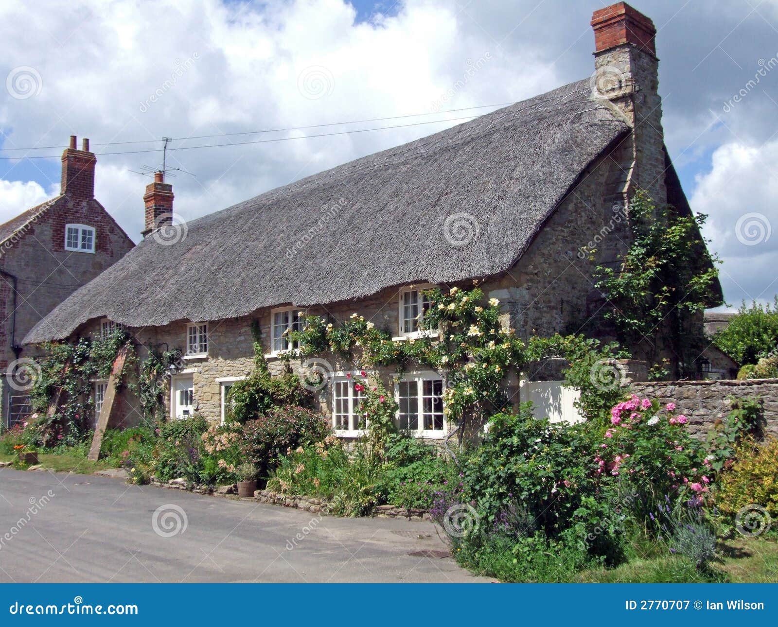 Rose Covered Thatched Cottage Stock Image - Image of dwelling, growing ...
