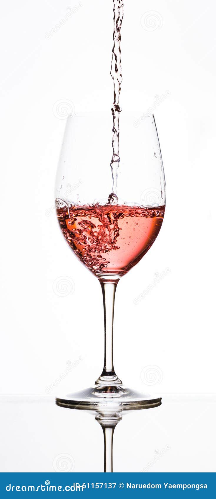 Rose De Colada En La Copa De Vino Imagen de archivo - Imagen de lujo ...