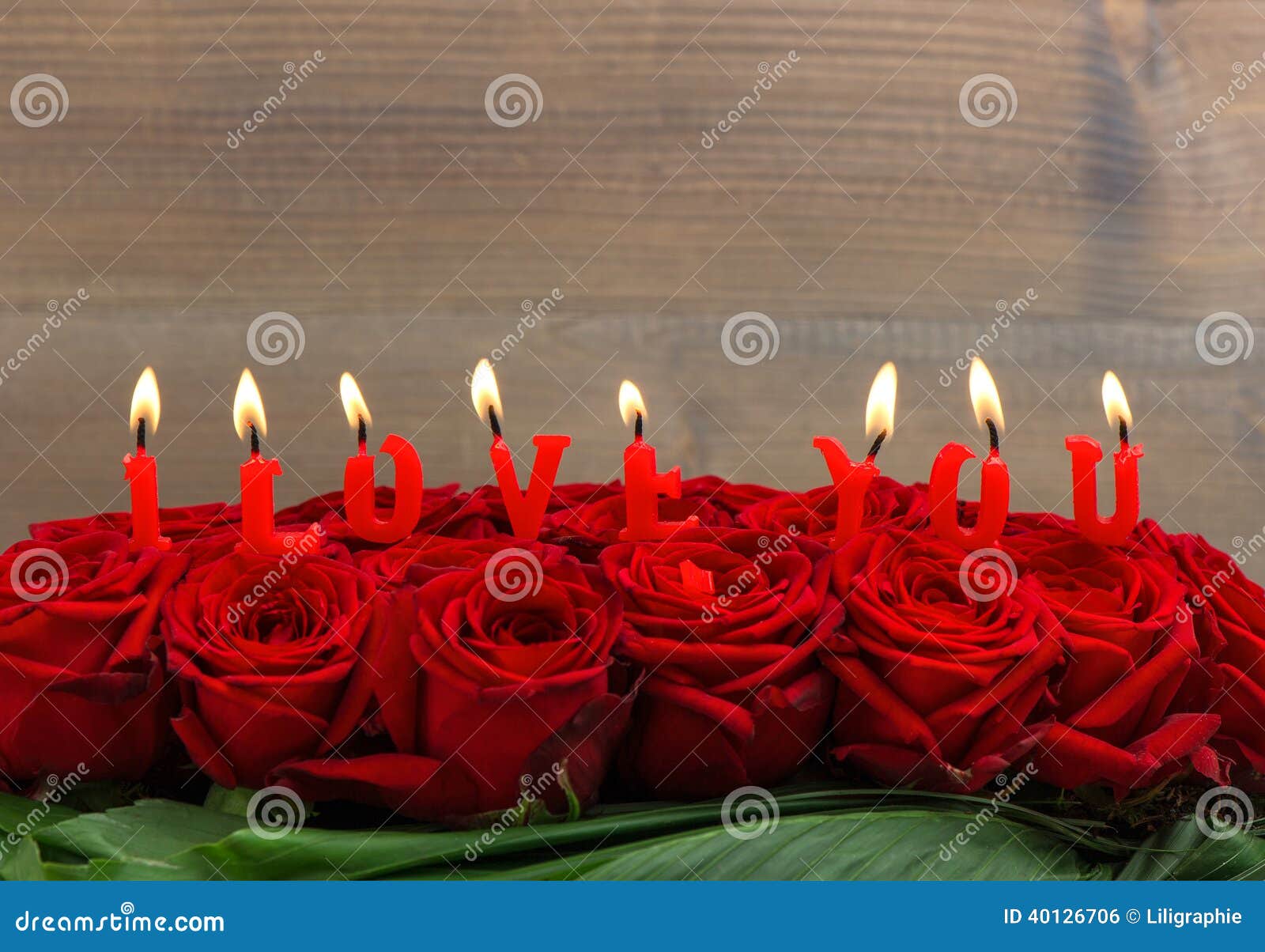 Rose Rosse E Candele Brucianti Ti Amo Fotografia Stock - Immagine di ...