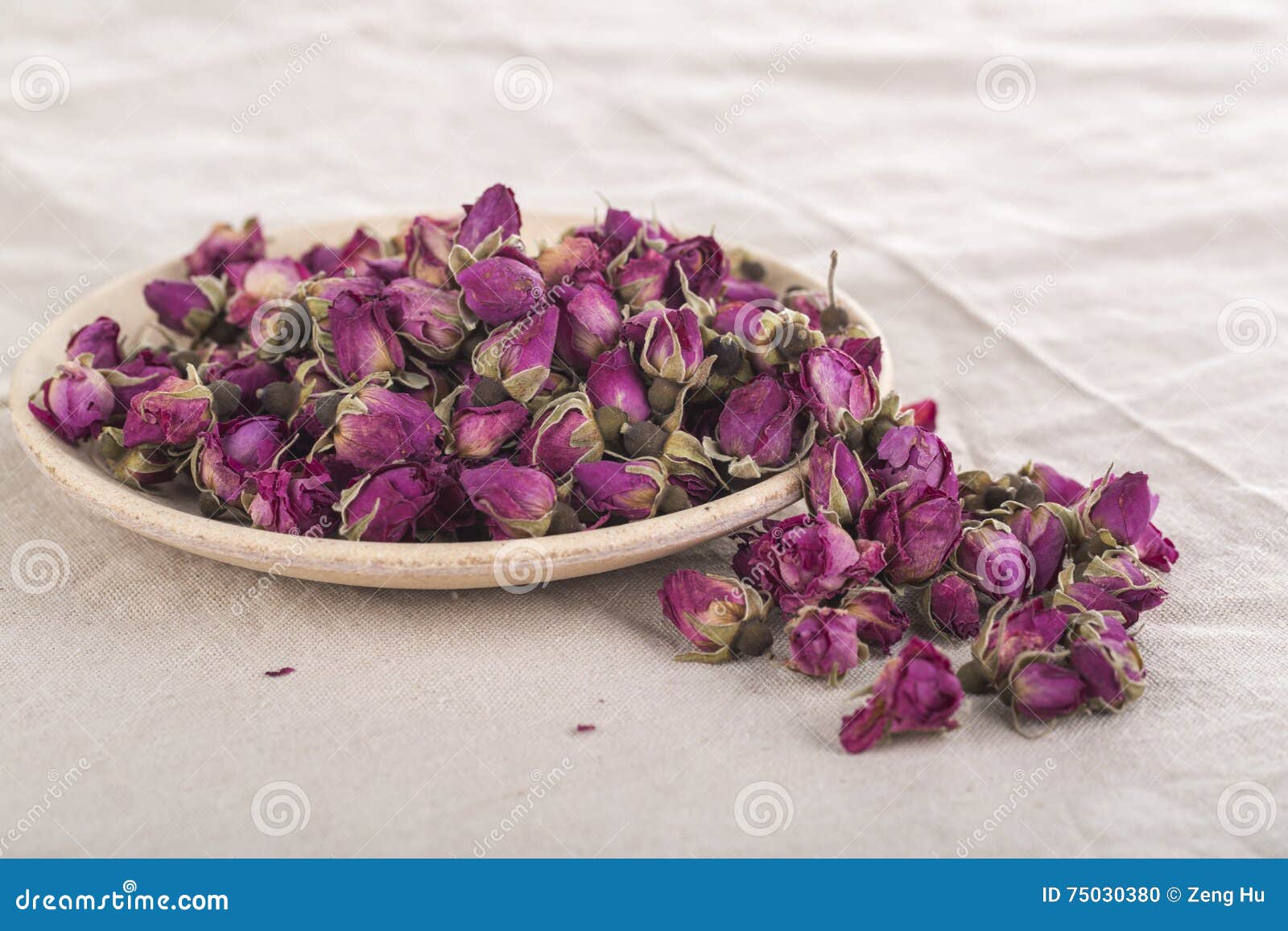 Rose secche dei fiori fotografia stock. Immagine di naughty - 75030380
