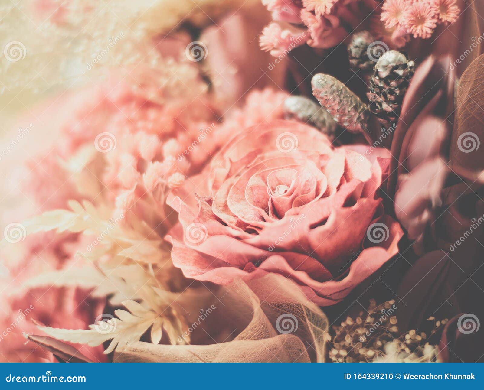 Vintage Pink Roses Wallpaper