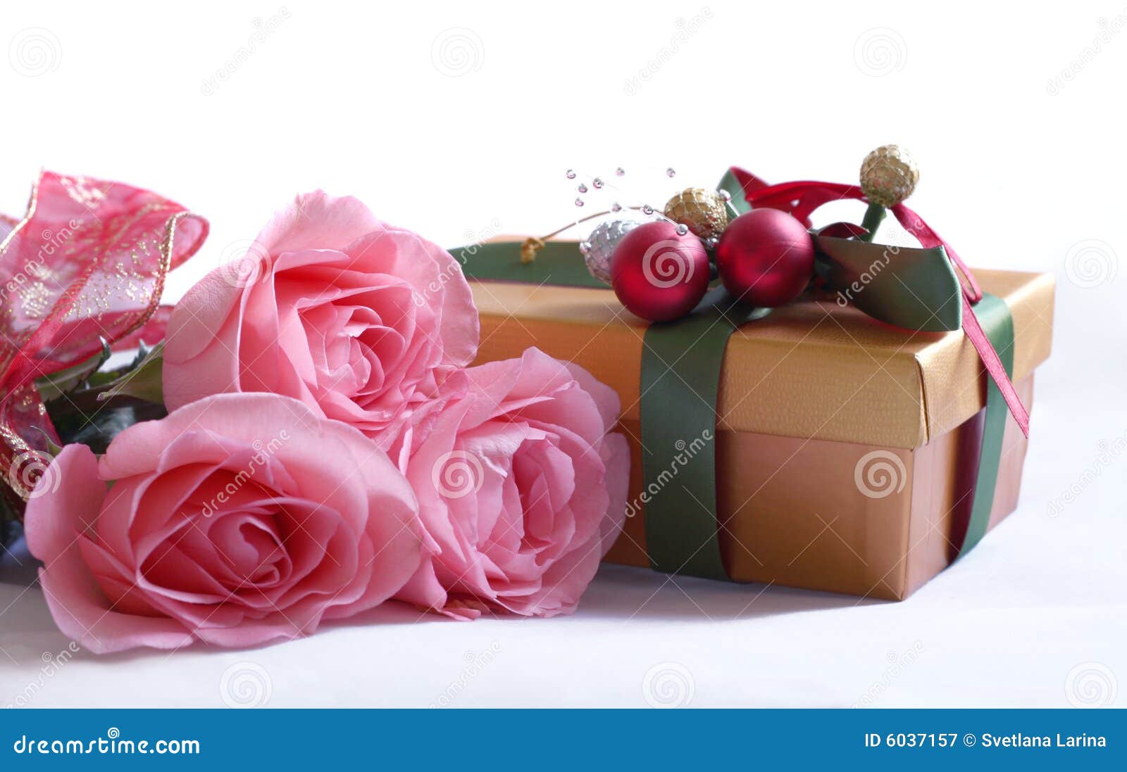 Roses and Box of Chocolates Stock Image - Image of bloom, petals: 6037157