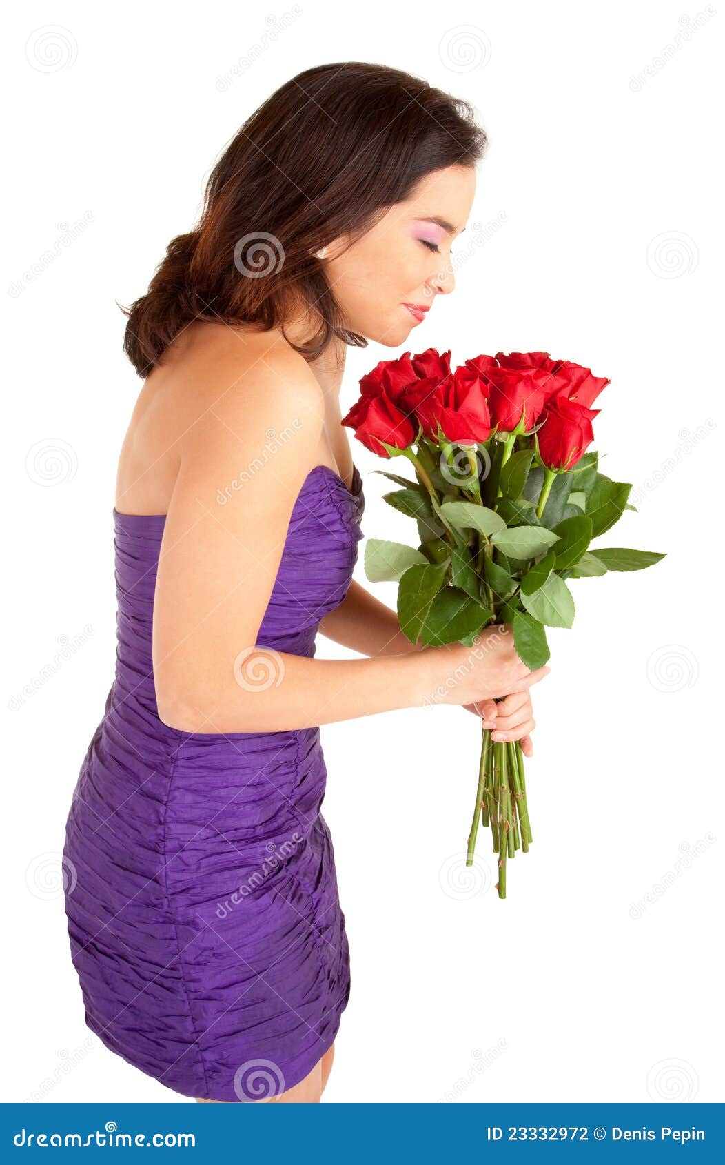 Roses De Fixation Et De Sentir De Femme Photo stock - Image du pose ...