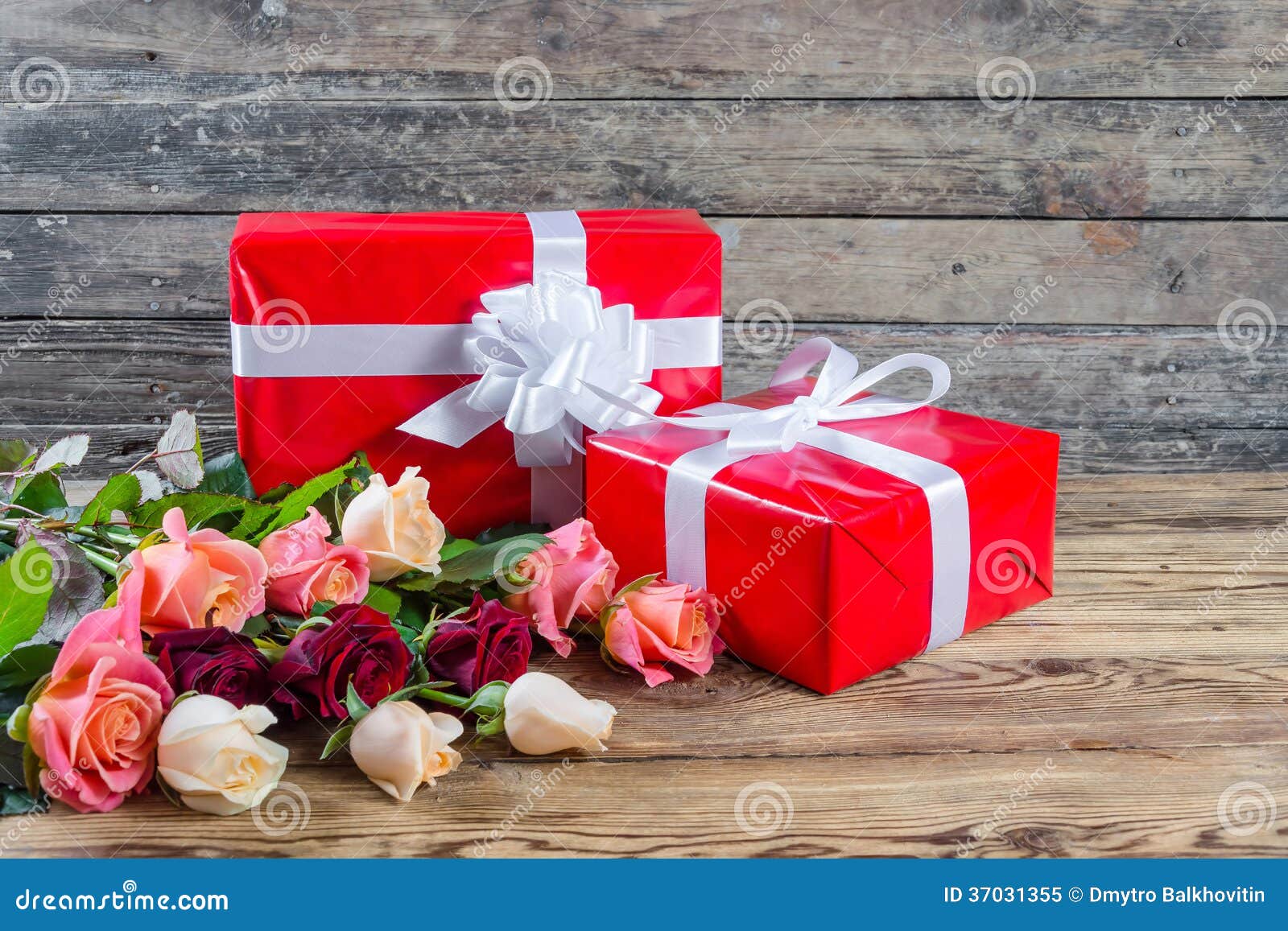 Roses and gift box stock image. Image of flower, petal - 37031355