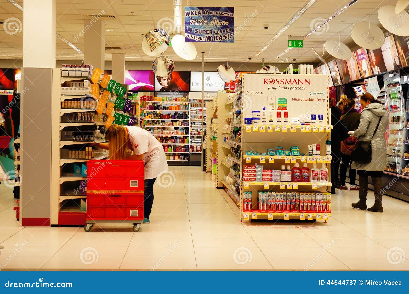 Rossmann sklep fotografia editorial. Obraz złożonej z połysk - 44644737