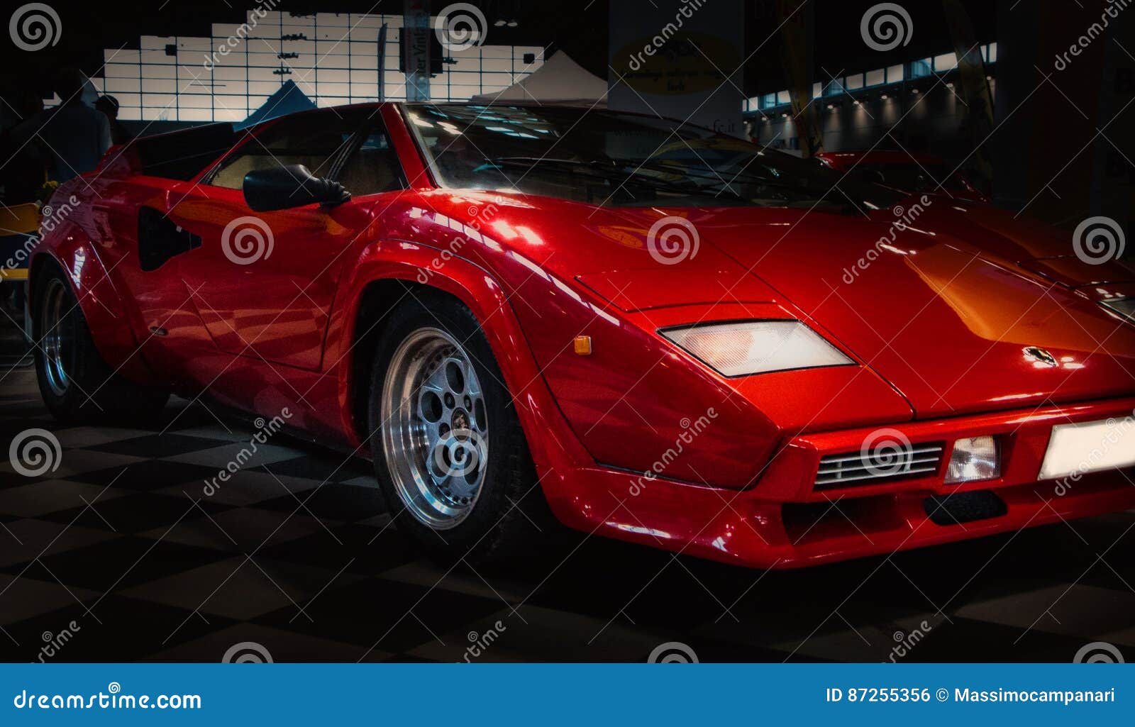 Rosso Di Colore Del Countach 5000 Di Lamborghini Fotografia Editoriale ...
