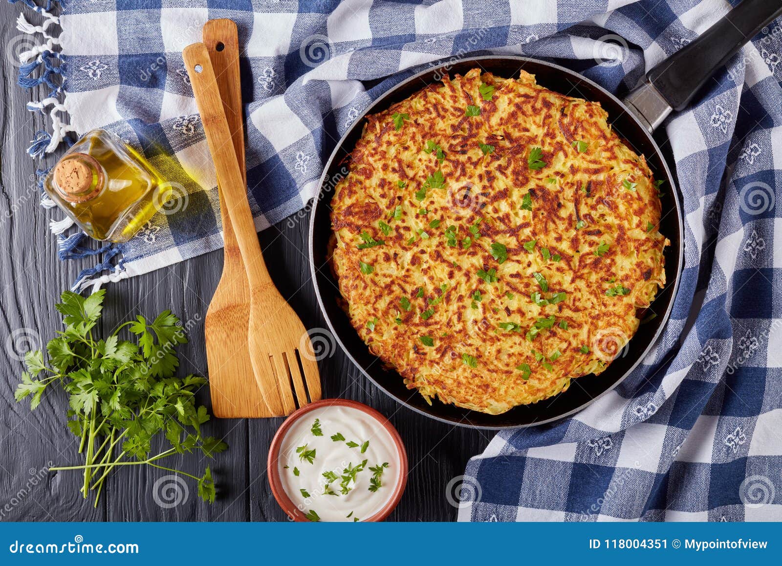 Rosti Suizo Delicioso En Una Cacerola Imagen de archivo - Imagen de ...