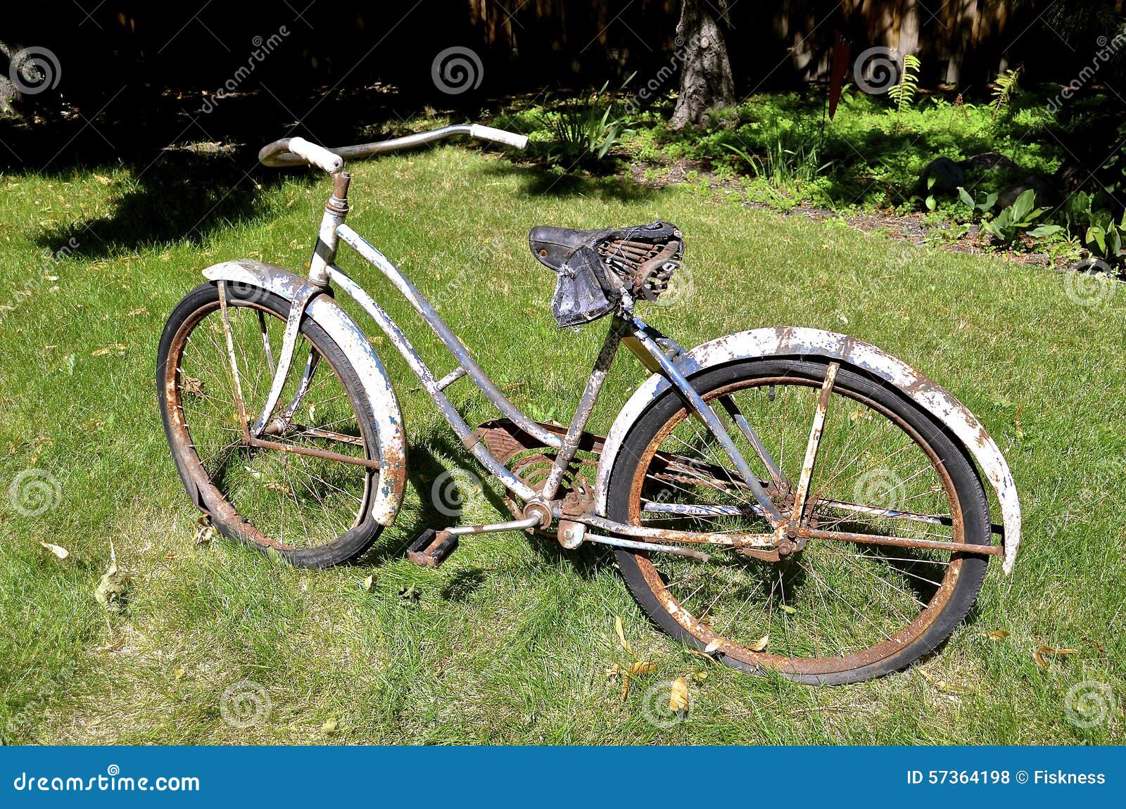 Rostig gammal cykel arkivfoto. Bild av cyklar, plats - 57364198