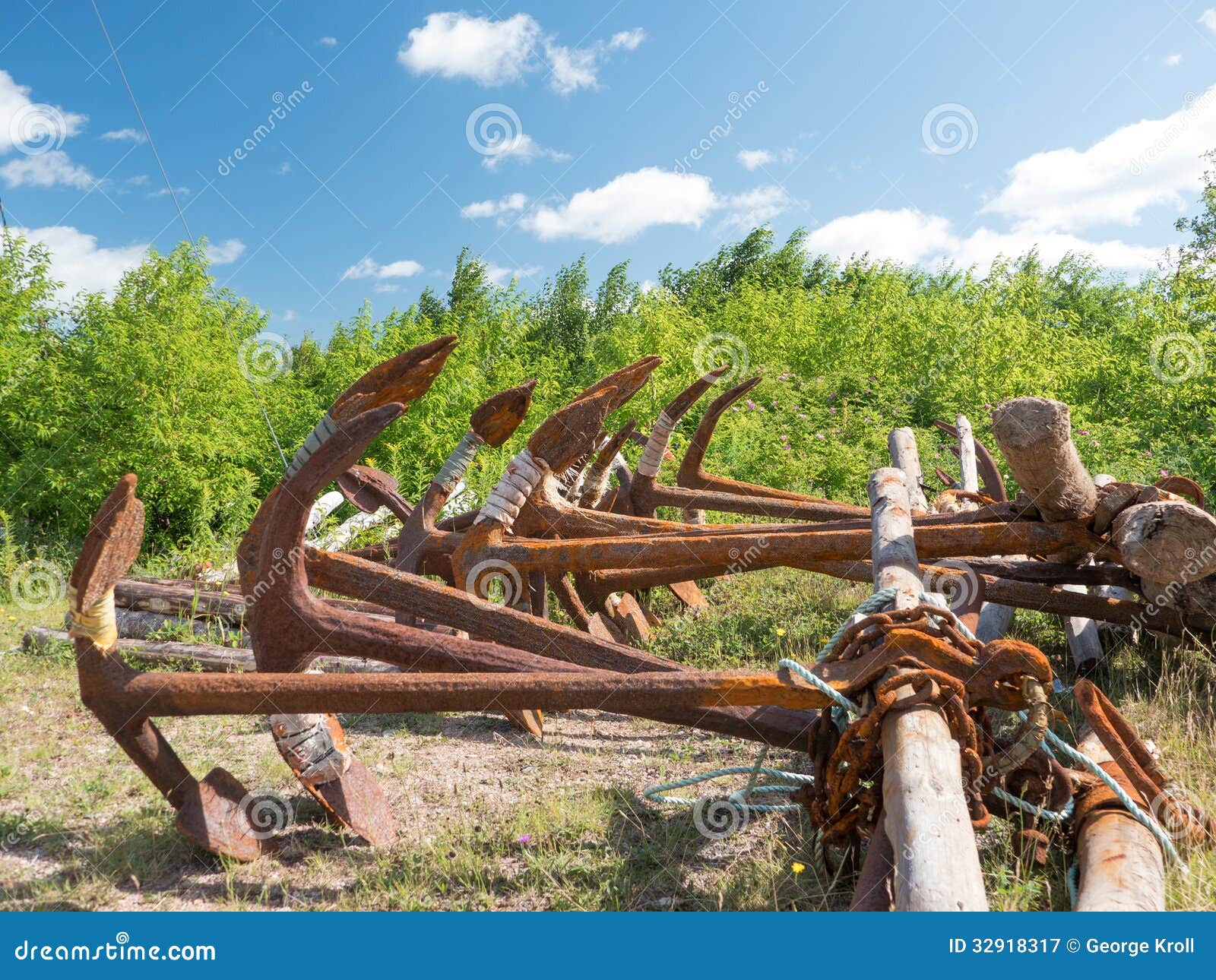 Rostige alte Boot Anker stockbild. Bild von unbenutzt - 32918317