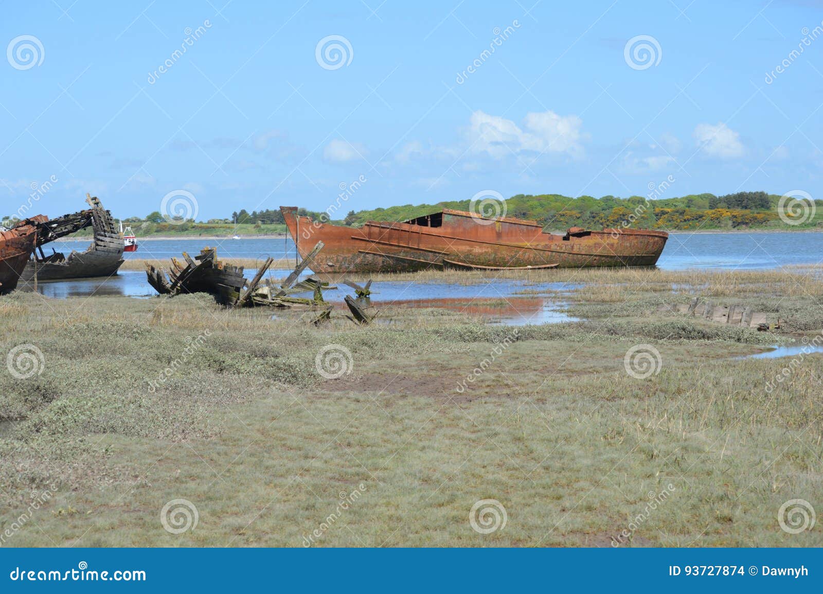 Rostiges Altes Boot Durch Den Fluss Stockfoto - Bild von lancashire ...
