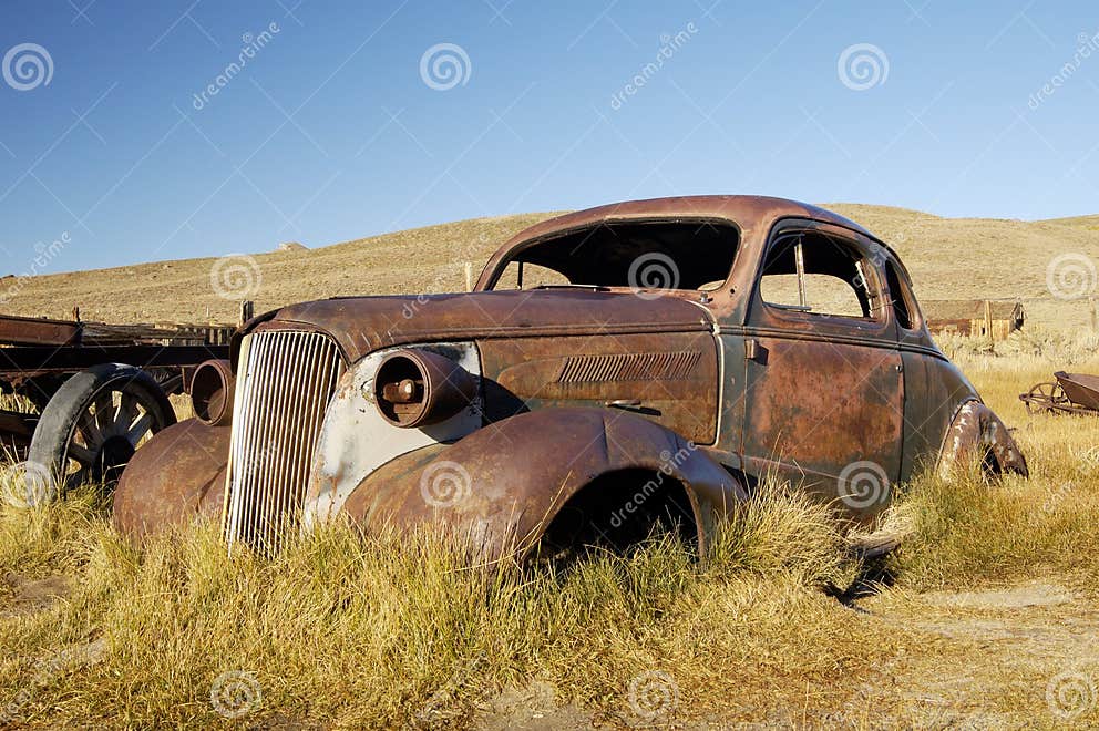 Rostiges altes Kupee 1 stockbild. Bild von historisch, fahrzeug - 328229