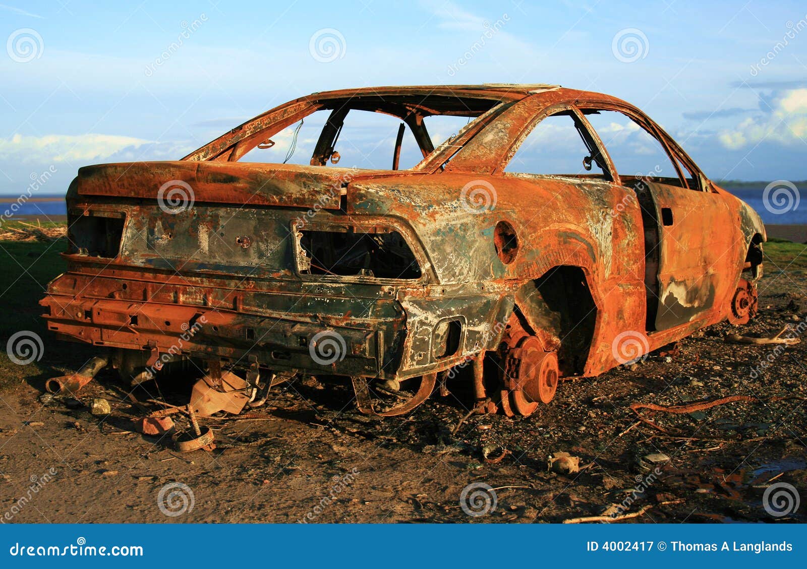 Rostiges Auto stockbild. Bild von schrott, wasser, mechanisch - 4002417